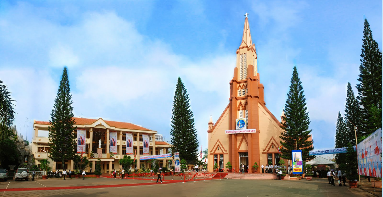 Nhà thờ Chính tòa Xuân Lộc